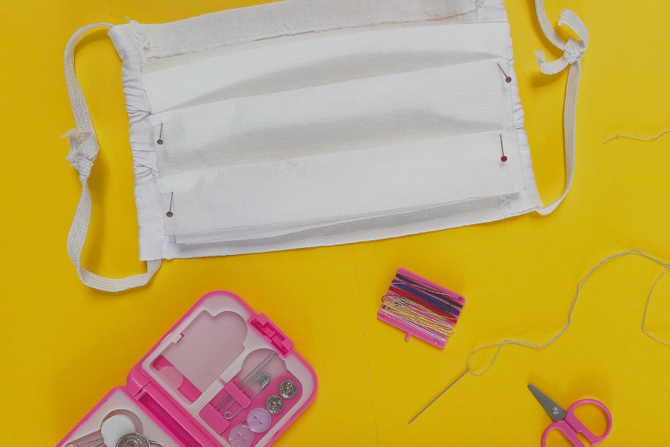 #rouskyvsem aneb jak si vyrobit roušku pomocí upcyklace - Samosebou.cz